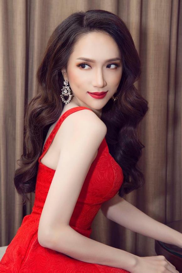 Hoa Hậu Chuyển Giới Quốc Tế Hương Giang đẹp đến Mê Mẩn Khi Diện đầm đỏ